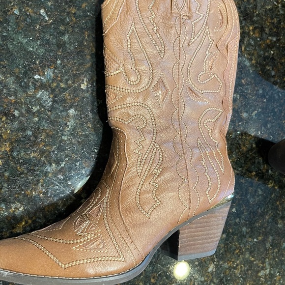 Reba Backstage Boots | Shoes | Reba Backstage Leather Boots New Size 9 ...